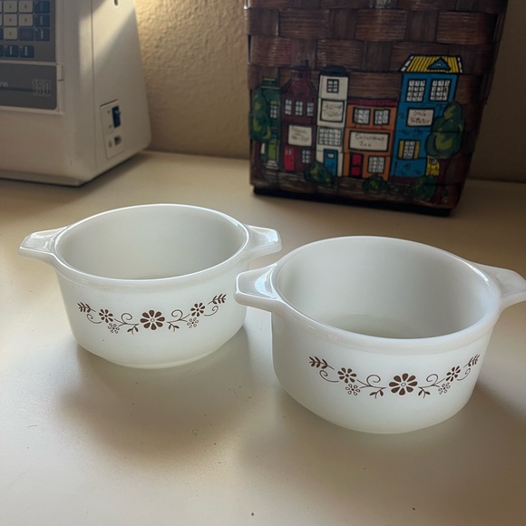 Pyrex | Kitchen | Vintage Pair Of Mini Casserole Dishes | Poshmark